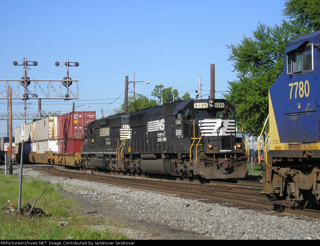 NS 6699 On NS 25 A Eastbound
